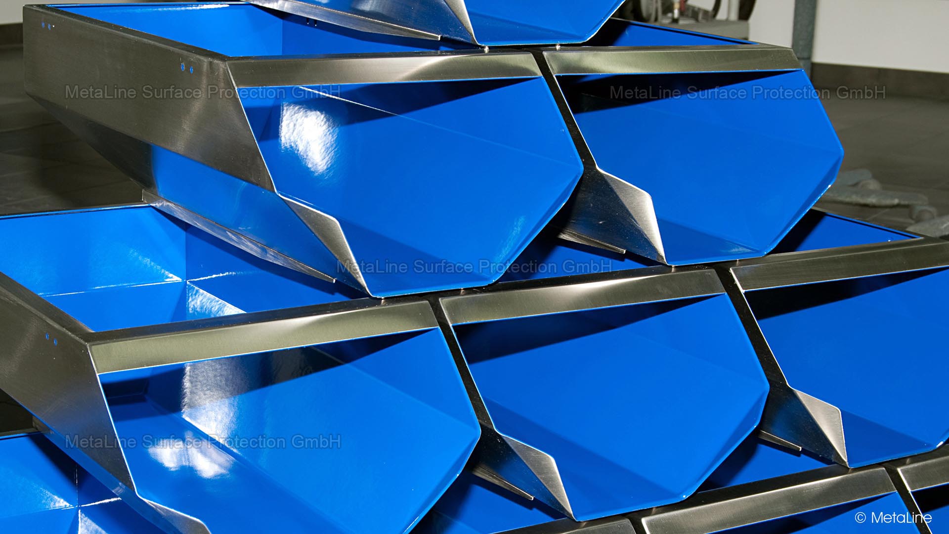 elastomeric coatings for vibratory conveyors